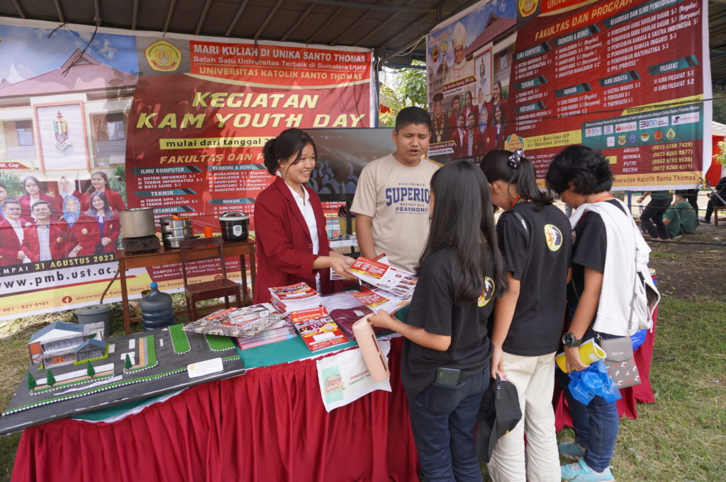 MAHASISWA UNIKA MEDAN IKUT MERIAHKAN ACARA KAM YOUTH DAY - Universitas ...