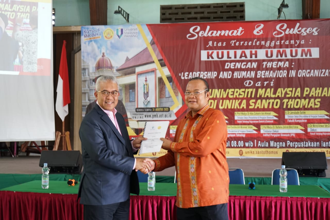 REKTOR UMP BAHAS PENTINGNYA LEADERSHIP DALAM ORGANISASI MELALUI KULIAH ...