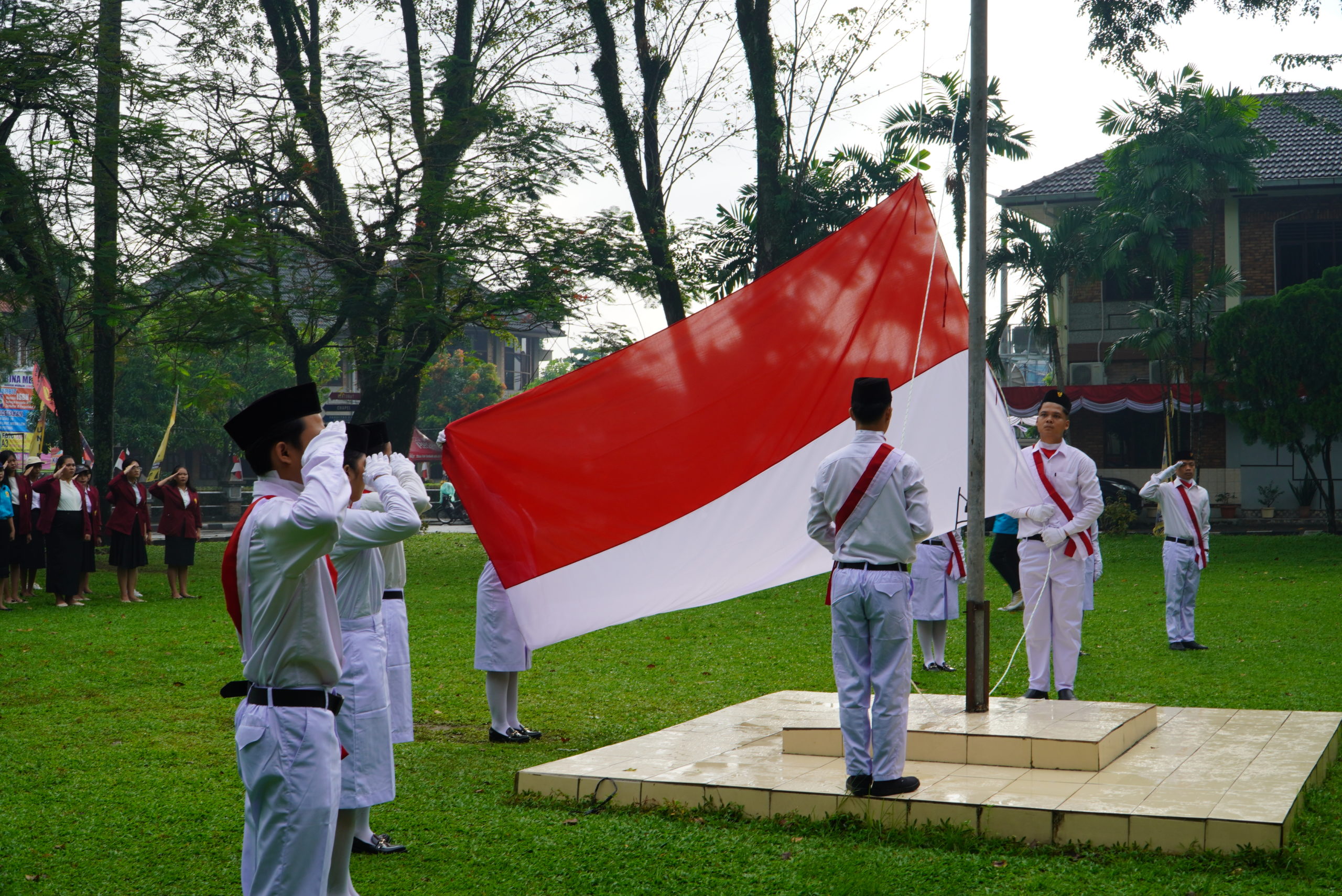 UPACARA BENDERA RI KE-79 DI UNIKA SANTO THOMAS KIBARKAN SEMANGAT JUANG ...